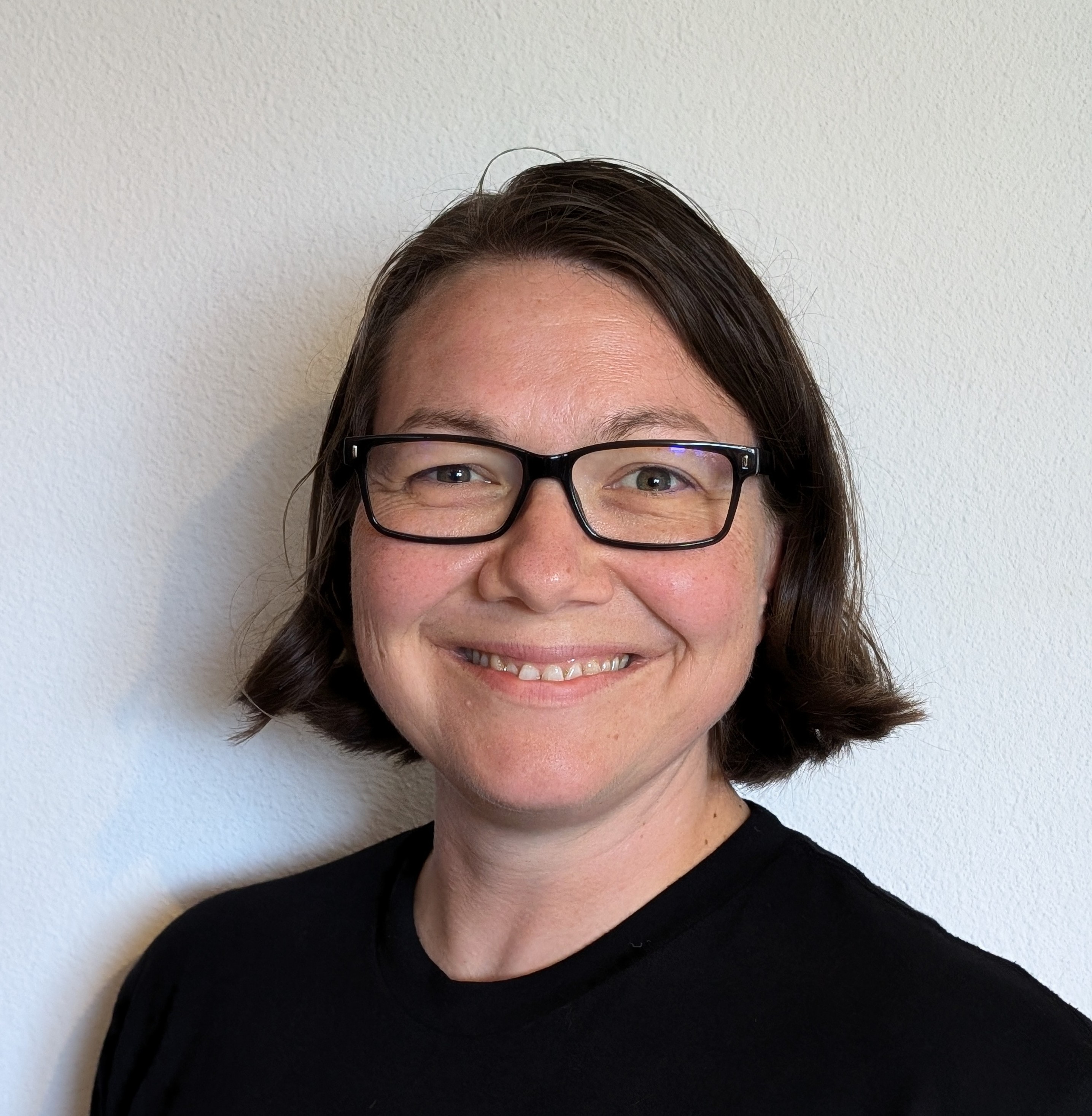 Helen smiling at the camera – English with Kirsty